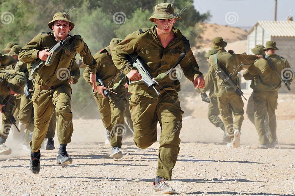 Recrutamento militar foto editorial. Imagem de cara, tropas - 31953316