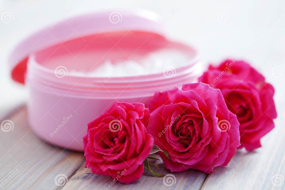 Rectángulo De Crema De Cara De Lujo Foto de archivo - Imagen de rosa ...