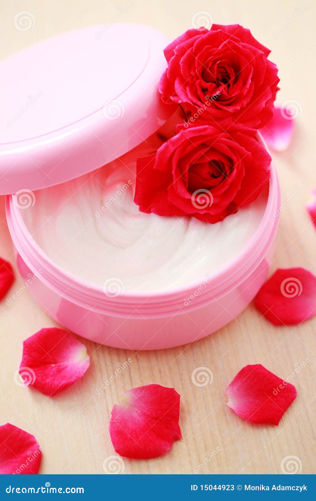 Rectángulo De Crema De Cara De Lujo Imagen de archivo - Imagen de ...