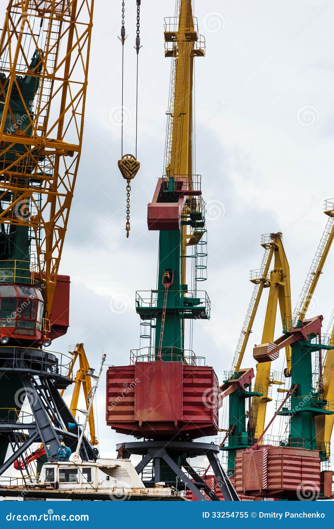 Recycling, Loading Scrap Metal Stock Image - Image of maritime, carrier ...