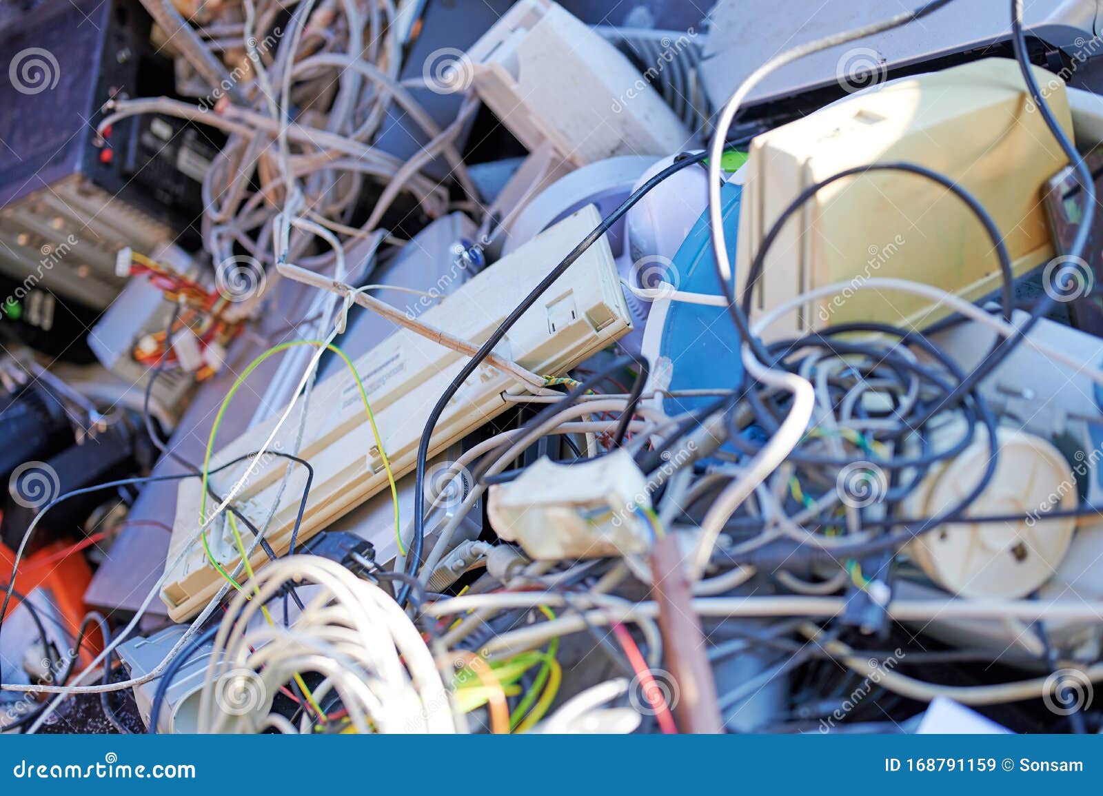 Recyclingindustrie - Oud Computerafval En Elektronisch Afval Stock ...