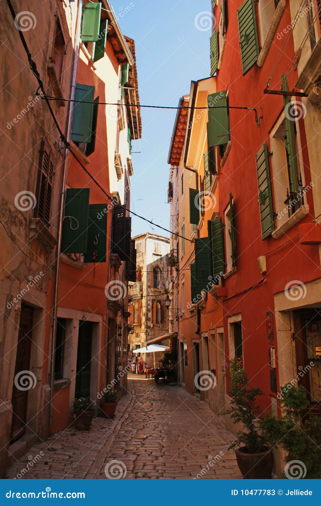 Red alley stock image. Image of sunny, alley, heritage - 10477783