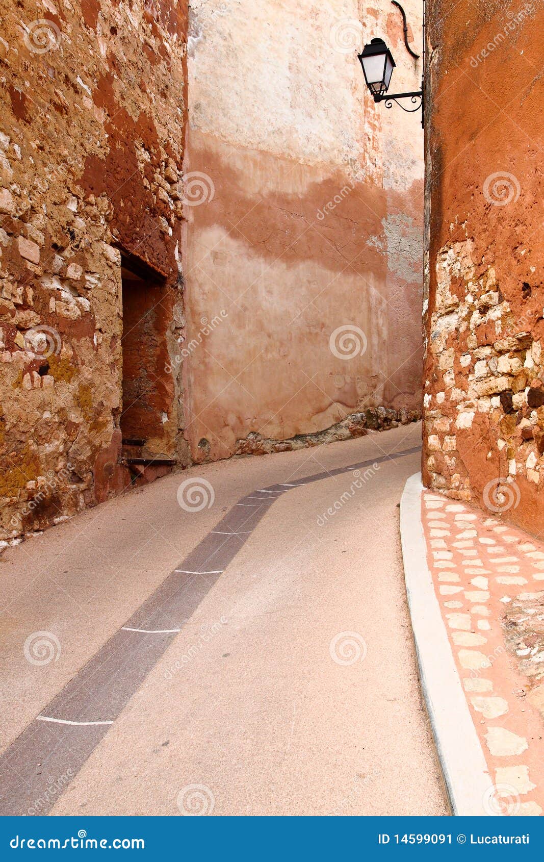 Red alley - Roussillon stock image. Image of deserted - 14599091