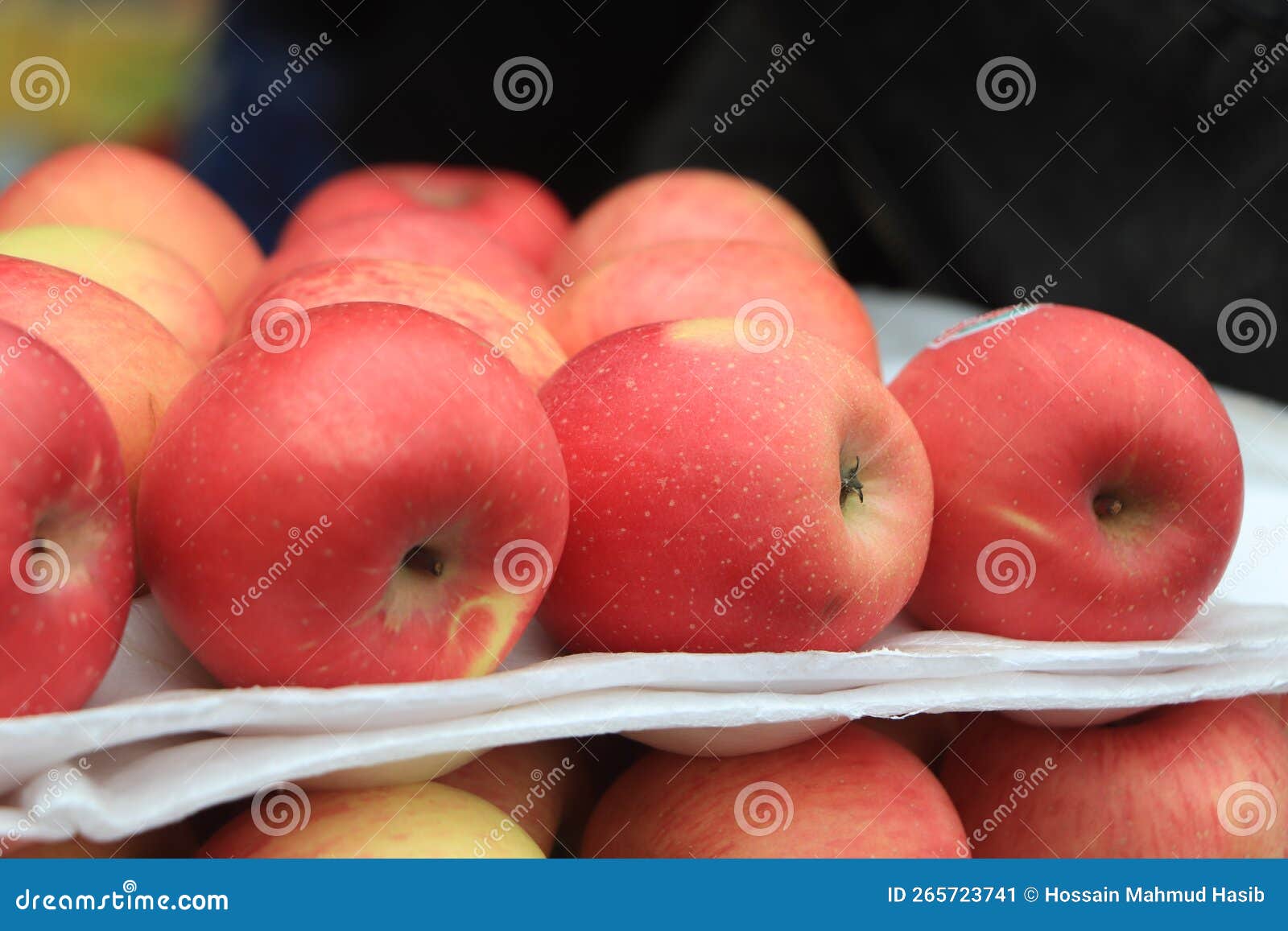 Red Apple Closeup in Market Stock Image - Image of juicy, farmer: 265723741