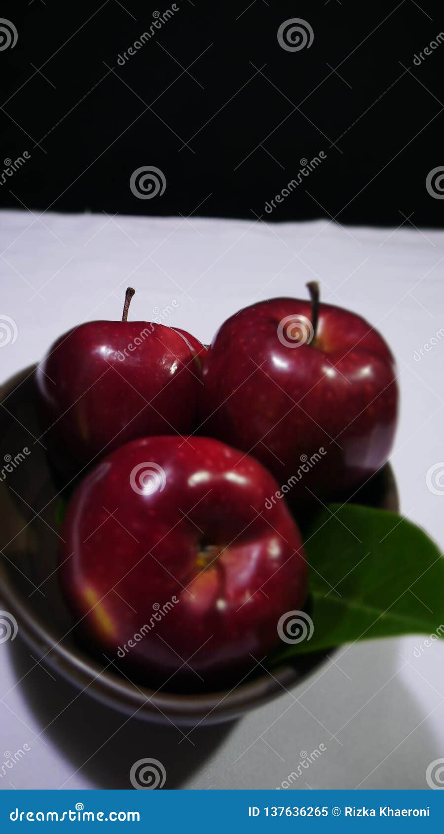 Red Apple with Stem Leaf on Bowl. Image Fruit Stock Image - Image of ...