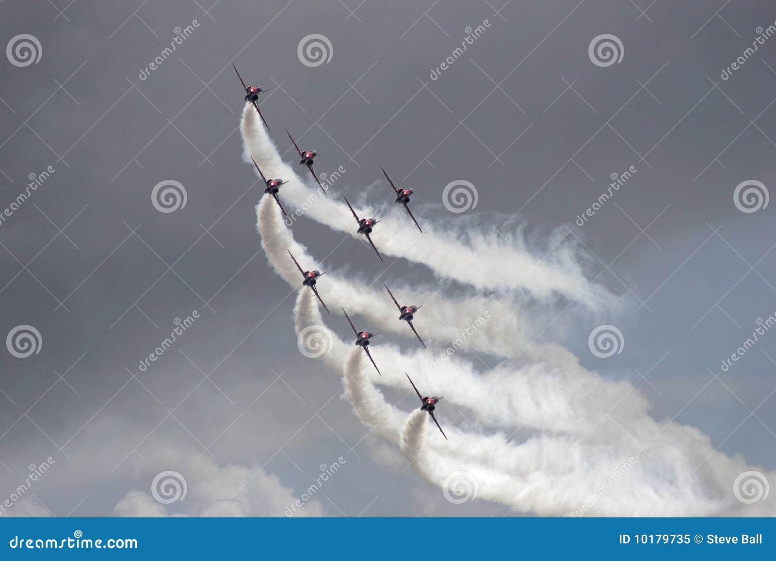 Red Arrows Aerobatic Display Team Stock Image - Image of pattern, hawk ...
