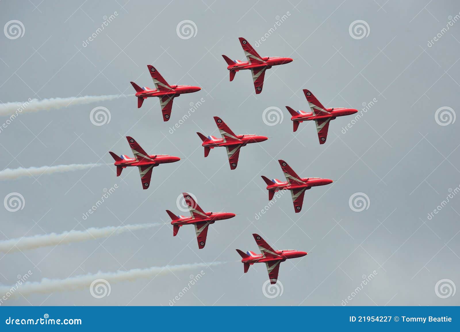 Red Arrows Display Team editorial photography. Image of egging - 21954227