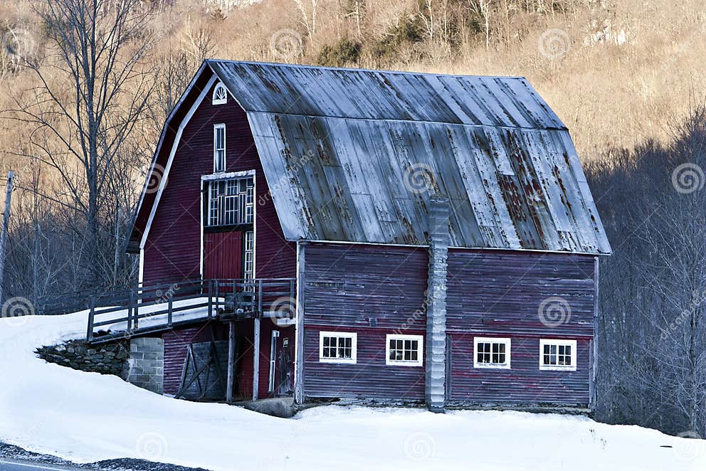 Red barn stock image. Image of cold, frozen, barn, countryside - 14476383