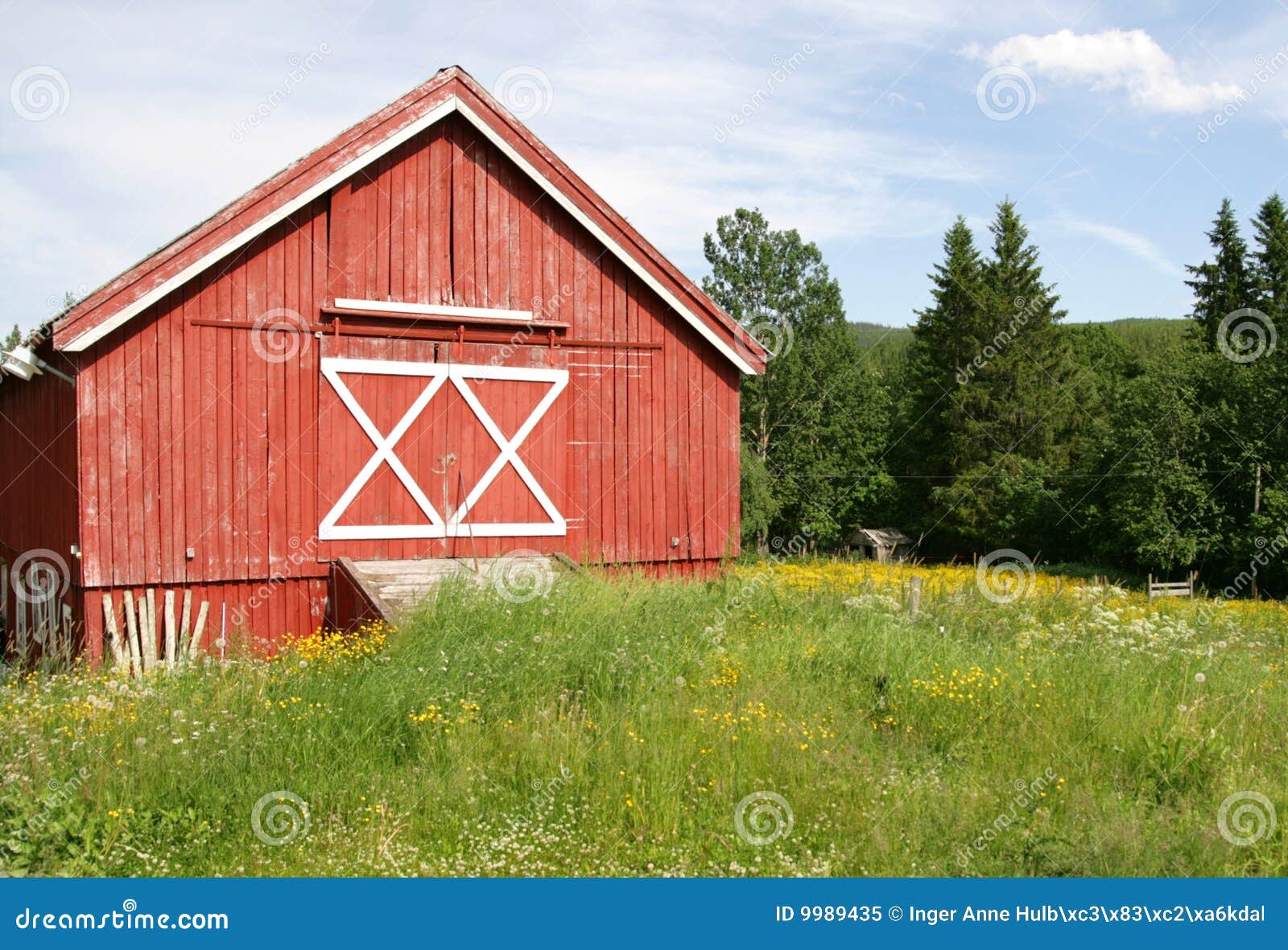 Red barn stock image. Image of countryside, field, farm - 9989435