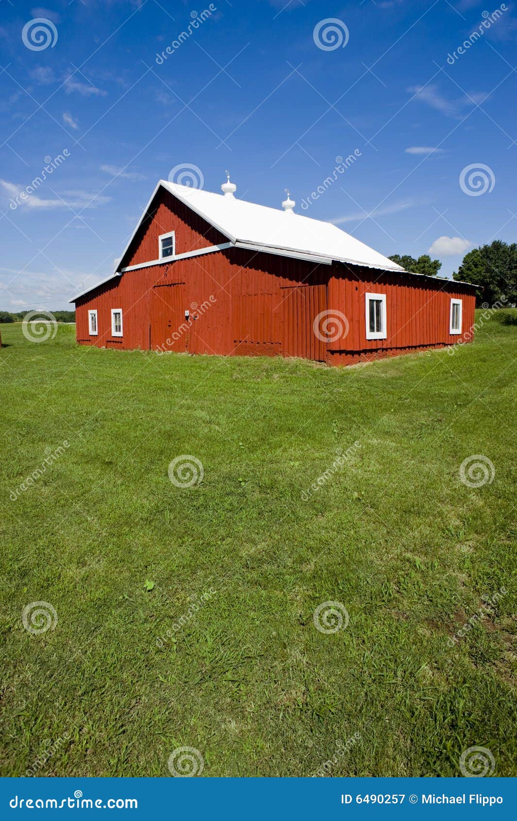 Red Barn - Beautiful Day stock image. Image of structure - 6490257