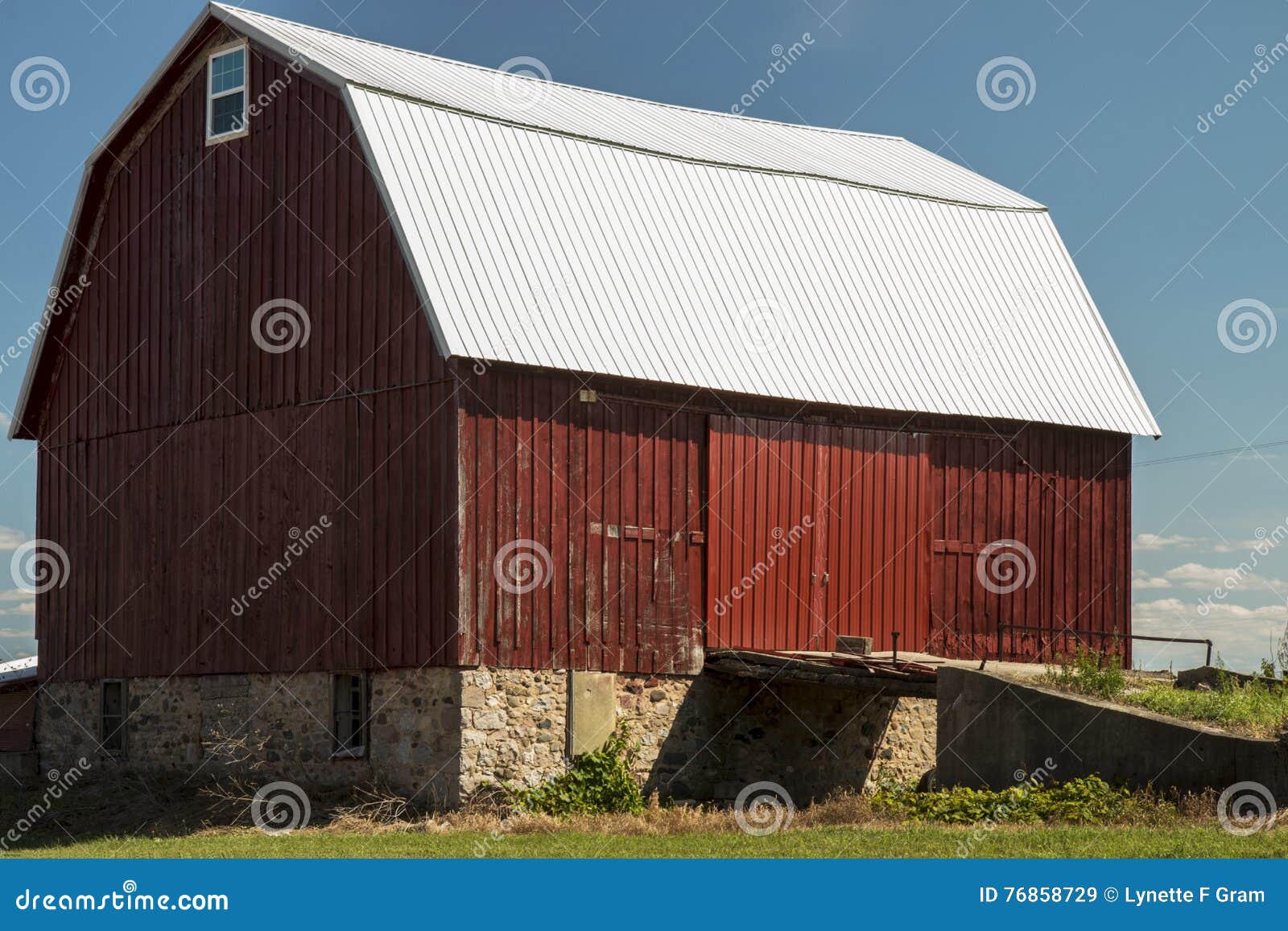 Red Barn editorial stock image. Image of historical, empty - 76858729