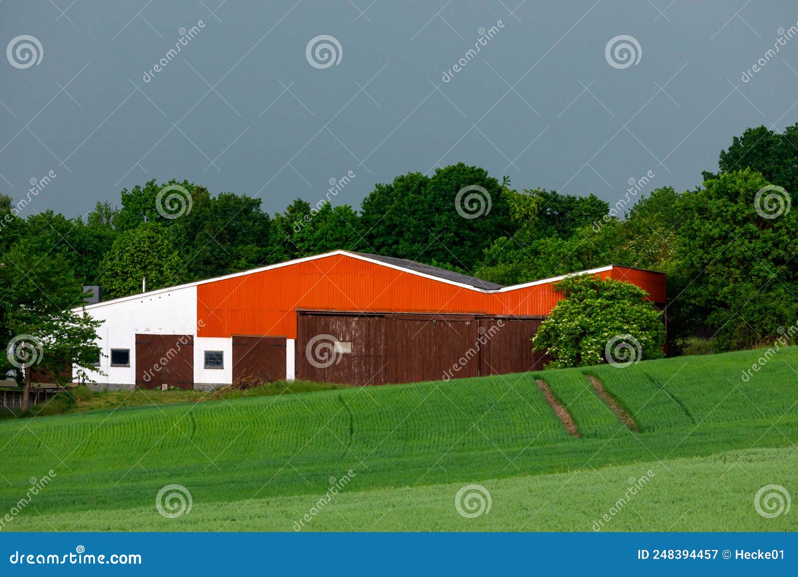 Red Barn in the Countryside Stock Image - Image of fence, ranch: 248394457