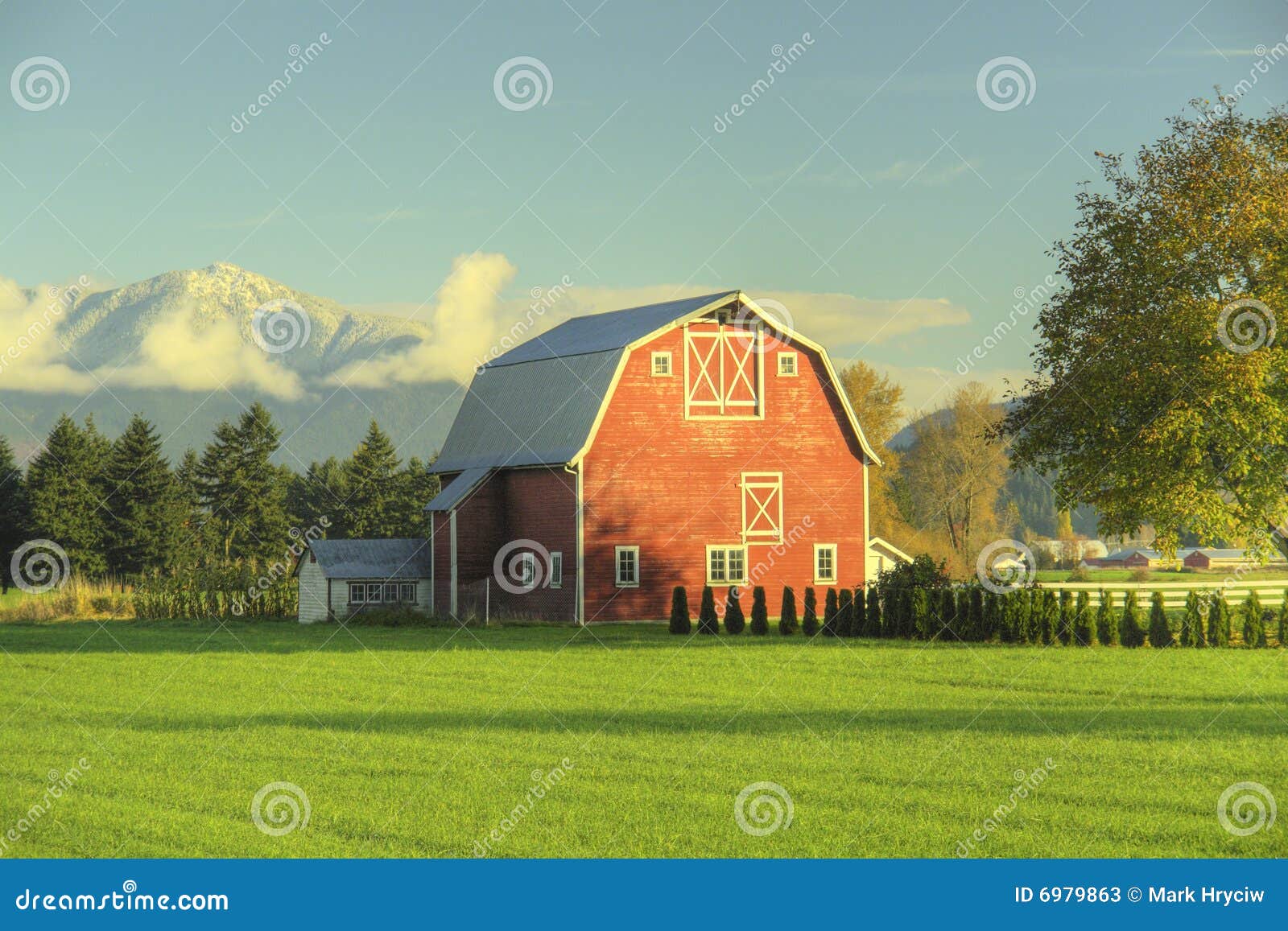 Red Barn Farm stock image. Image of range, country, columbia - 6979863