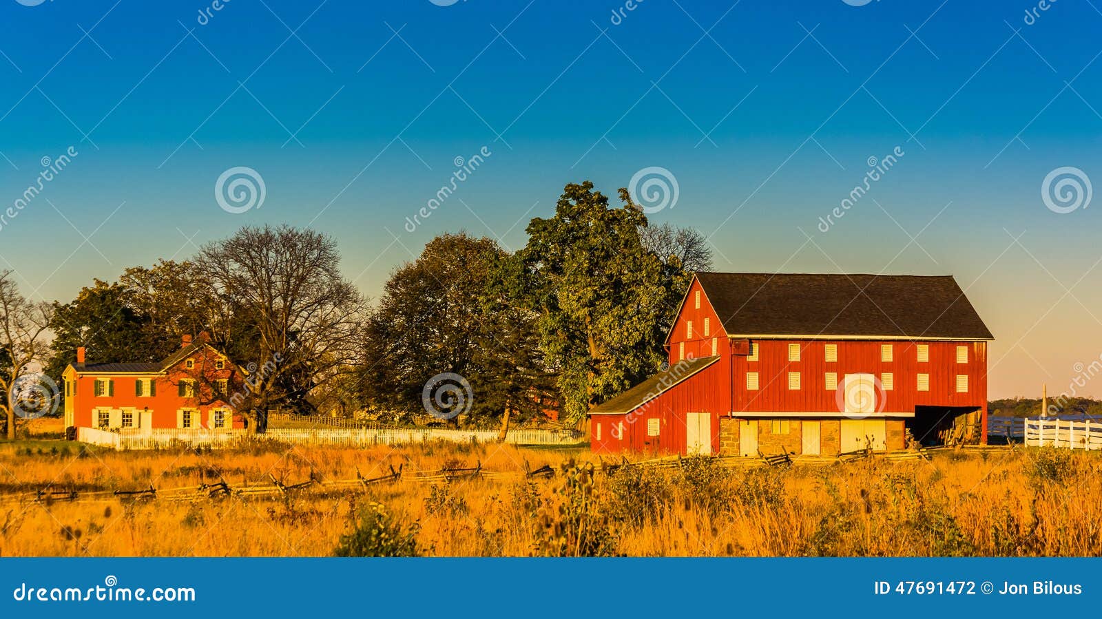 Red Barn and House in Gettysburg, Pennsylvania. Stock Photo - Image of ...