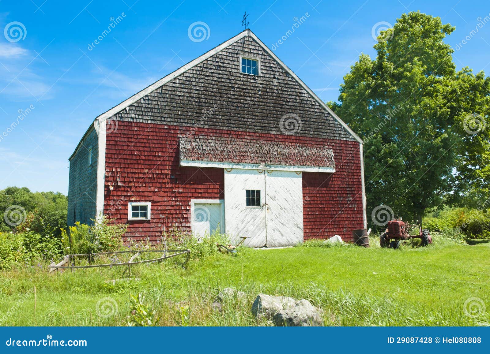 Red barn in Maine, USA stock photo. Image of agricultural - 29087428