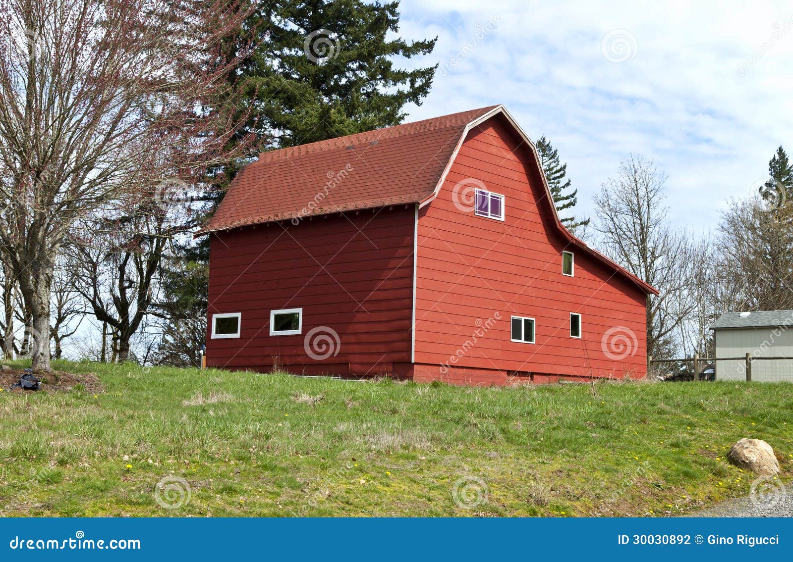 Red Barn Oregon. stock photo. Image of countryside, nature - 30030892