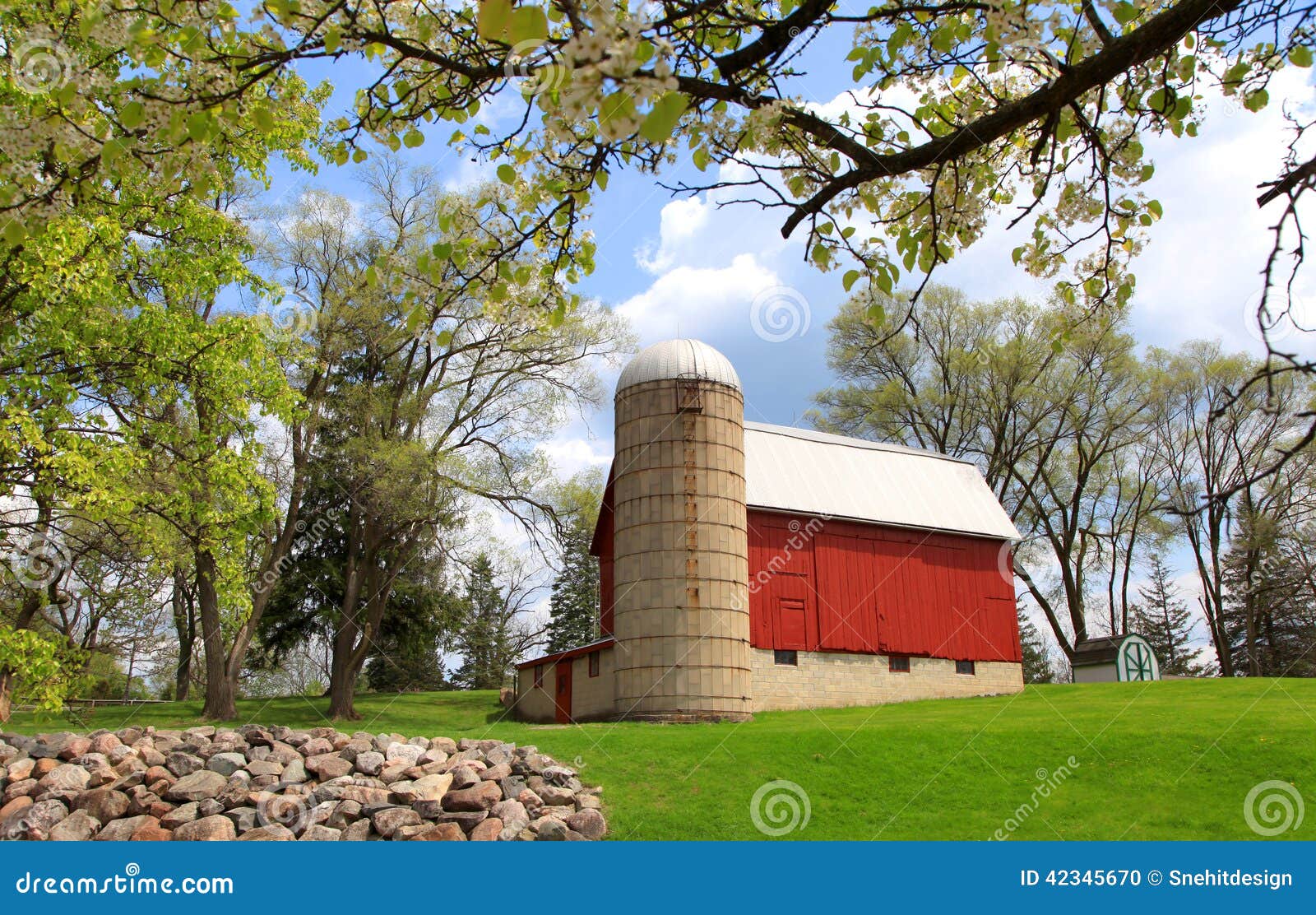 Red Barn stock photo. Image of outdoors, seasonal, architecture - 42345670