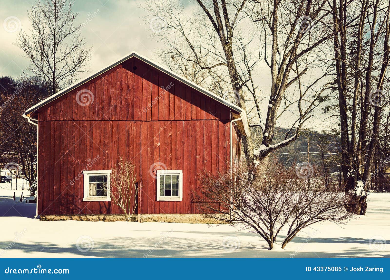 Red barn in winter stock photo. Image of snow, farm, frigid - 43375086