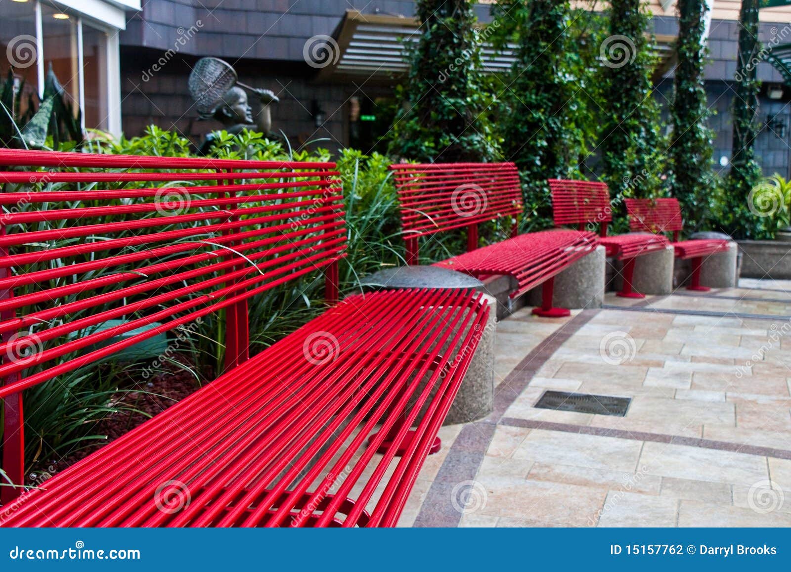 Red Benches Along Garden Walk Stock Photo - Image of walk, empty: 15157762