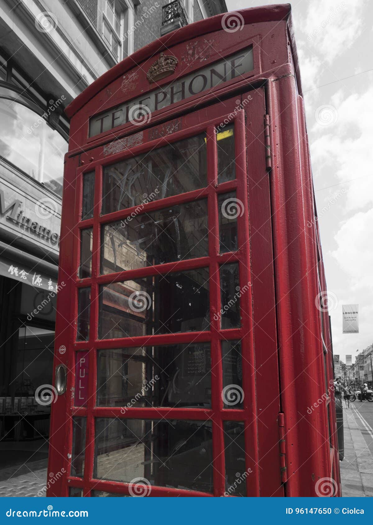 Red booth in London editorial image. Image of background - 96147650