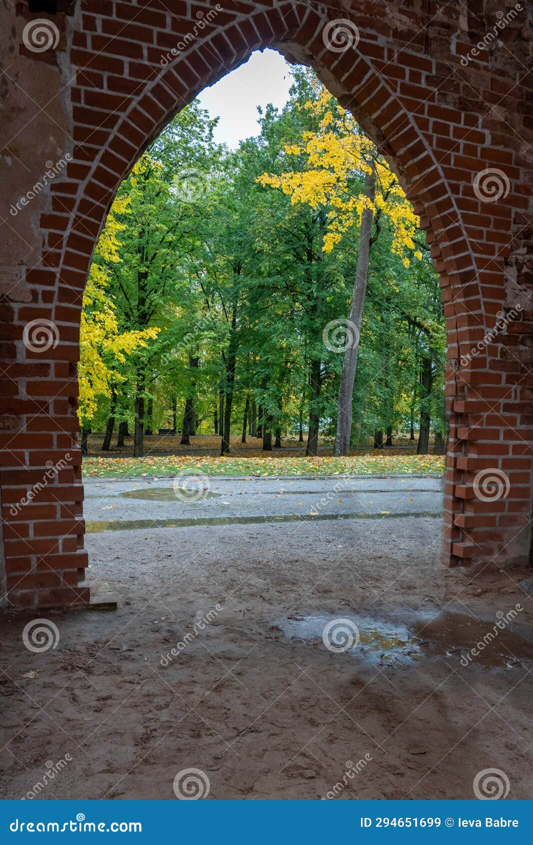 Red Brick Arch - the Gateway To Autumn Stock Image - Image of arch ...