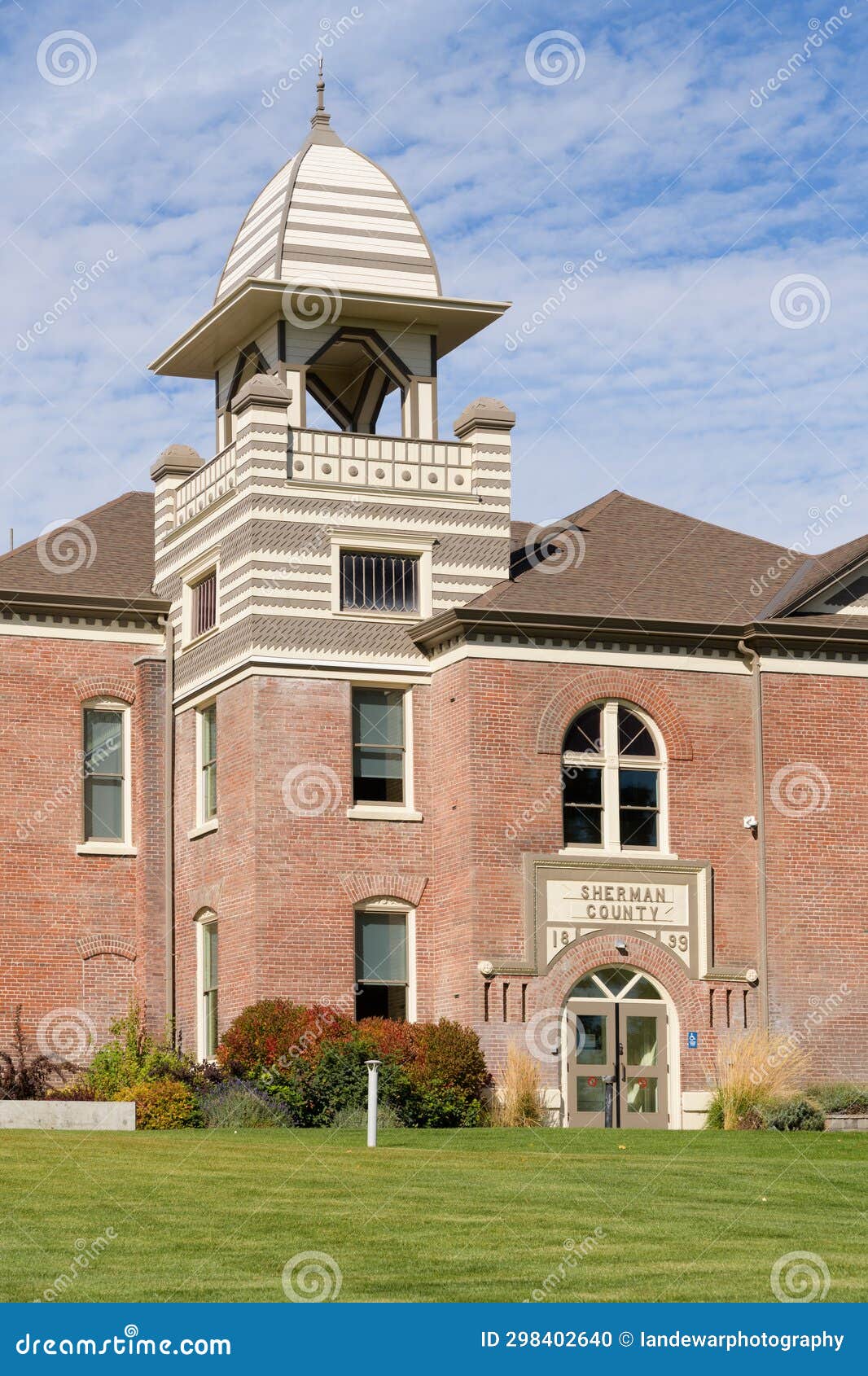 Red Brickwork and Tower of Sherman County Courthouse Oregon Editorial ...