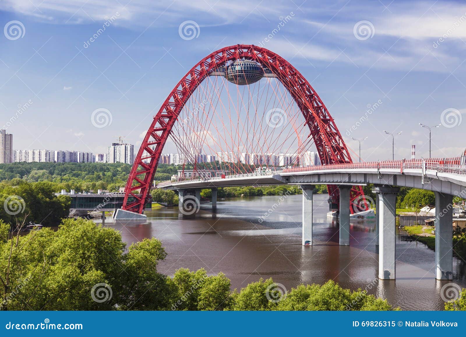Red Bridge Over the Moskva River, Moscow Editorial Image - Image of ...