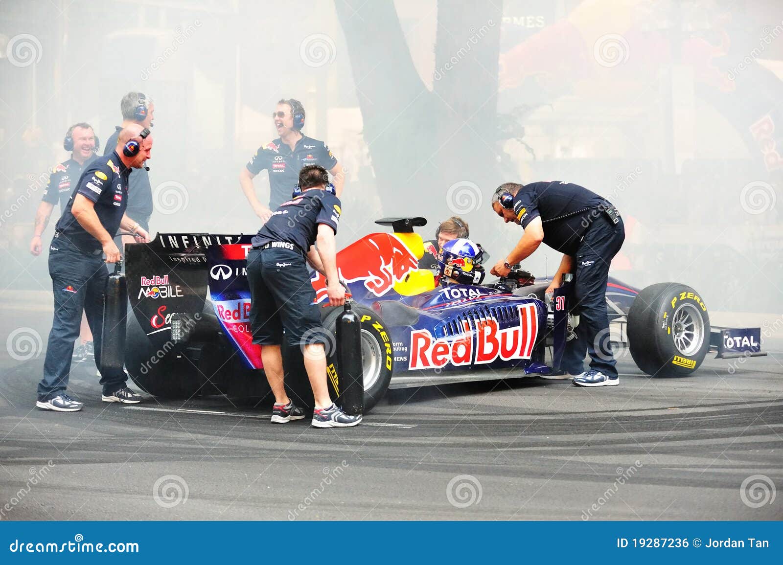 Red Bull Racing Pit Crews Cooling F1 Car Editorial Photo - Image of ...