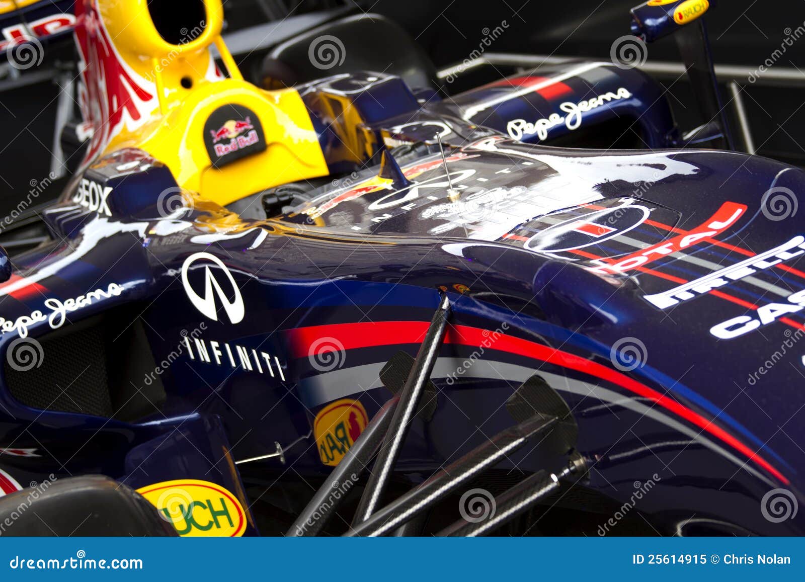 Red Bull RB7 F1 racing car editorial image. Image of festival - 25614915