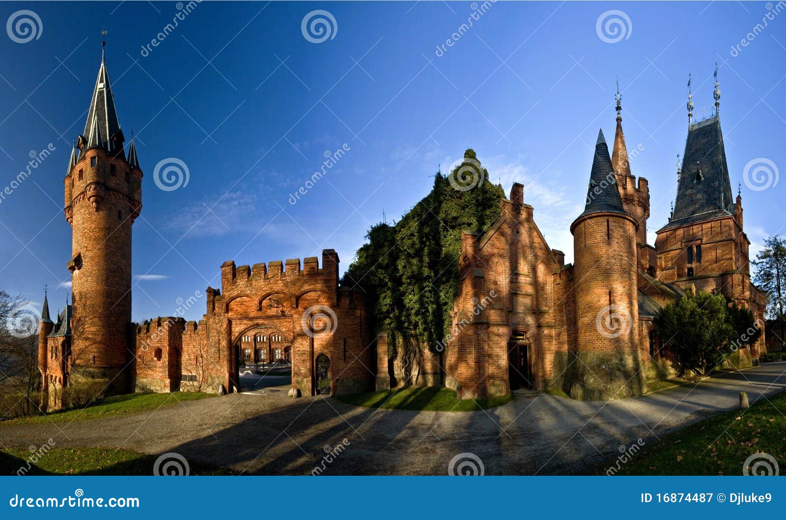 Red Castle stock image. Image of czech, travel, palace - 16874487