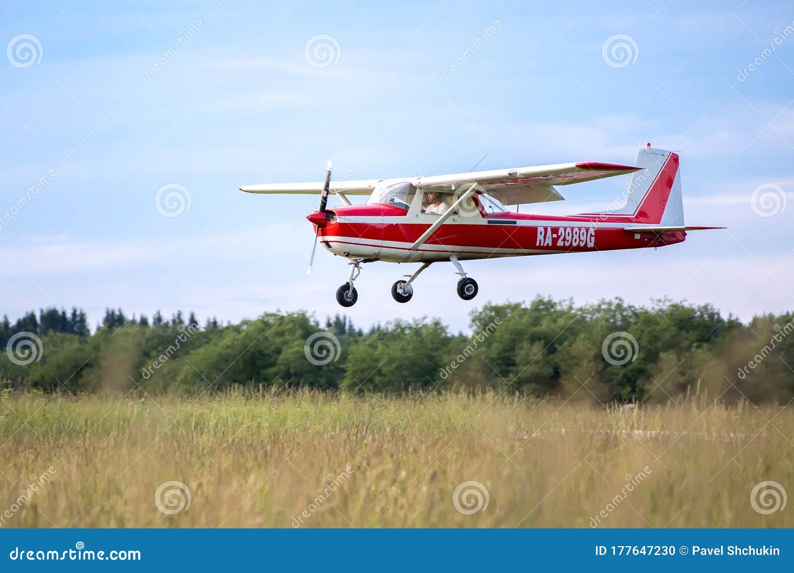 Cessna 150 Royalty-Free Stock Photography | CartoonDealer.com #143856431