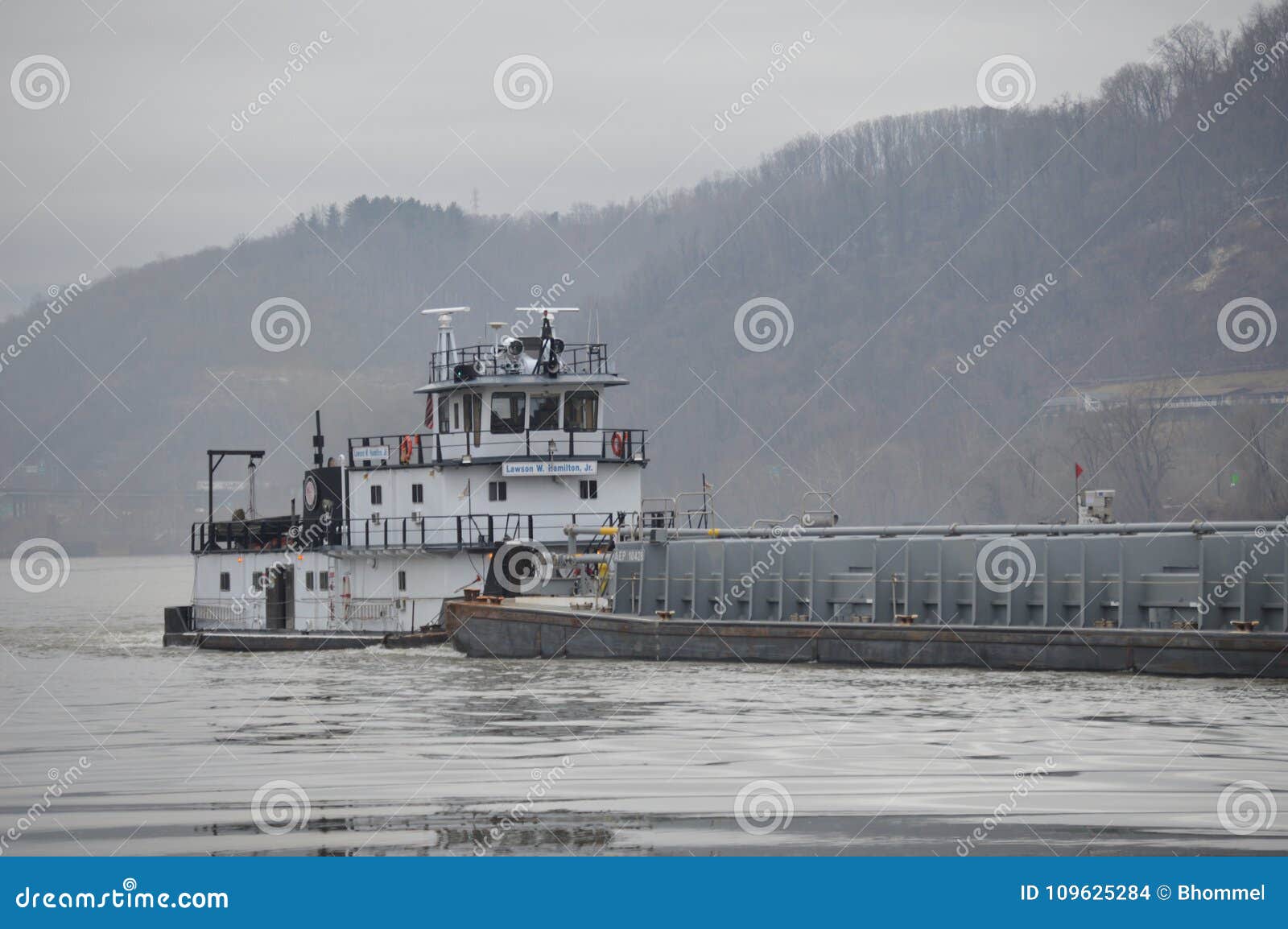 Coal Barge Going Down Ohio River Editorial Stock Image - Image of ...