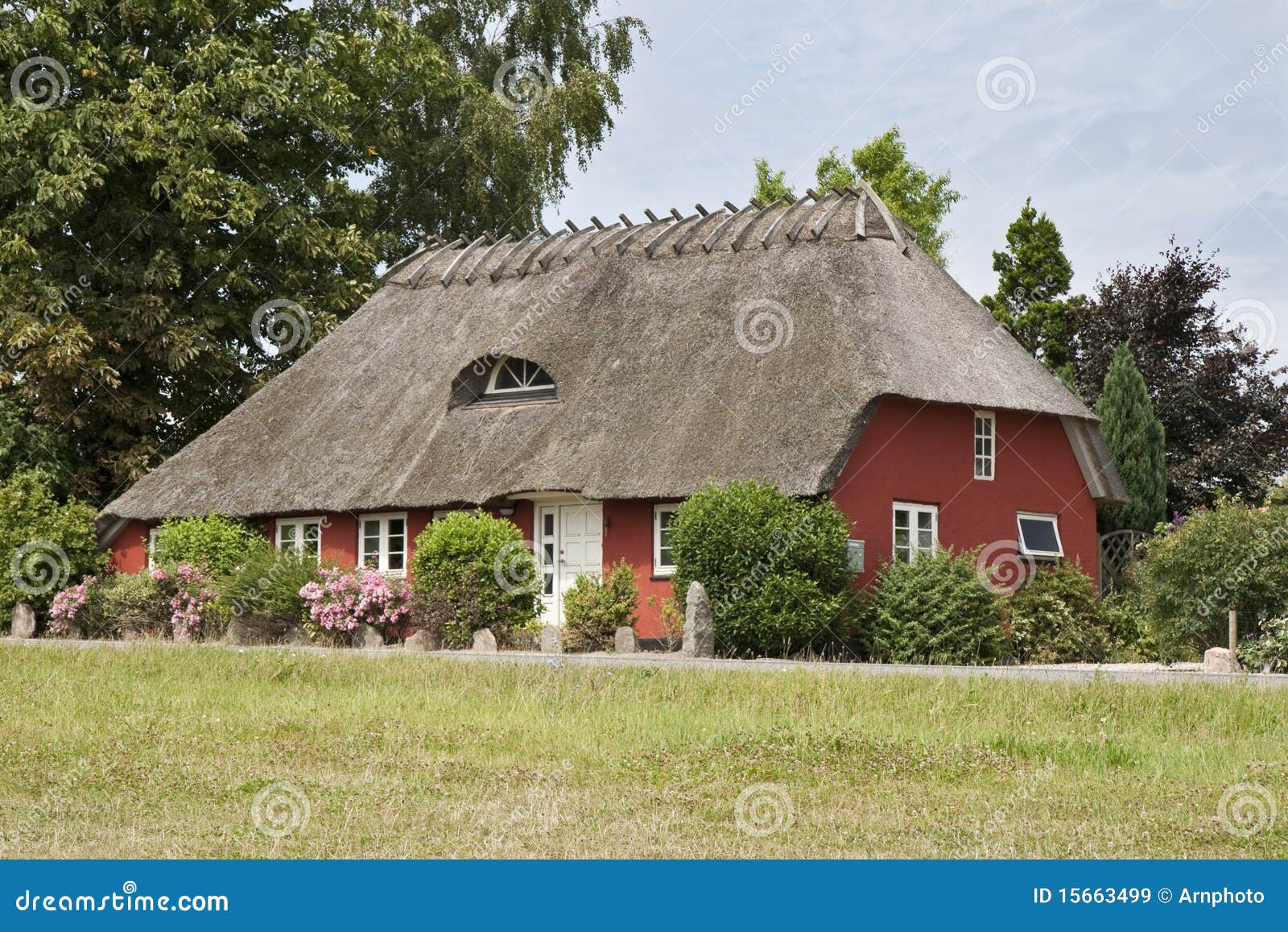 Red Cottage stock image. Image of door, architecture - 15663499
