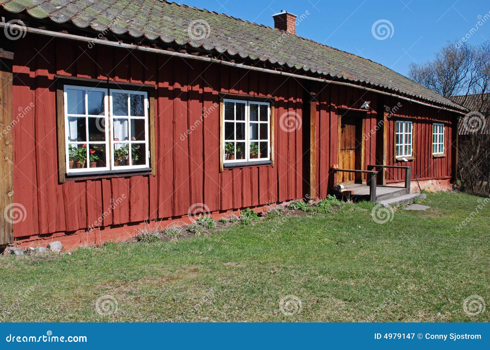 Red cottage stock image. Image of house, quaint, sunny - 4979147