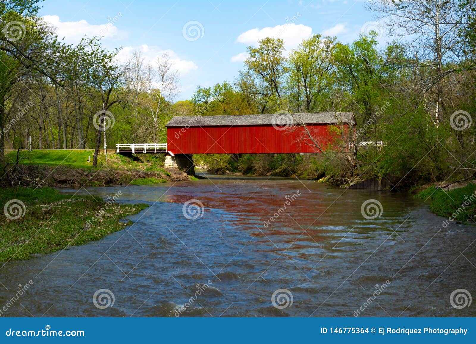 Red Covered Bridge stock photo. Image of architecture - 146775364