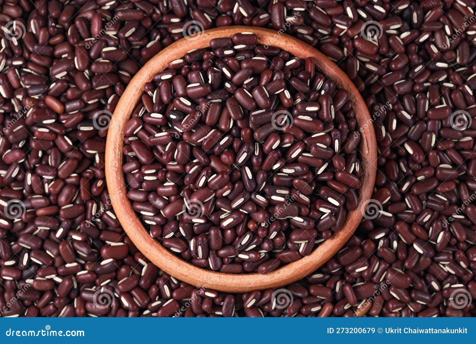 Red Cowpea (Red Bamboo Bean), Red Bamboo Bean Dessert in Pottery Stock ...