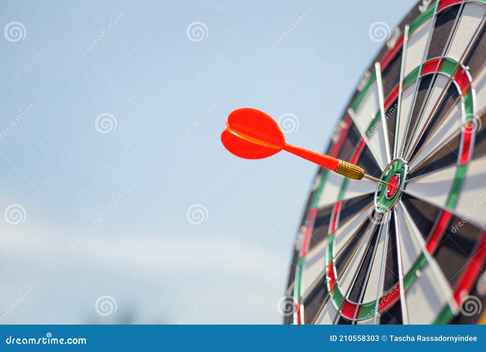 Red Dart Target with Arrows ,Image for Target Business, Marketing ...