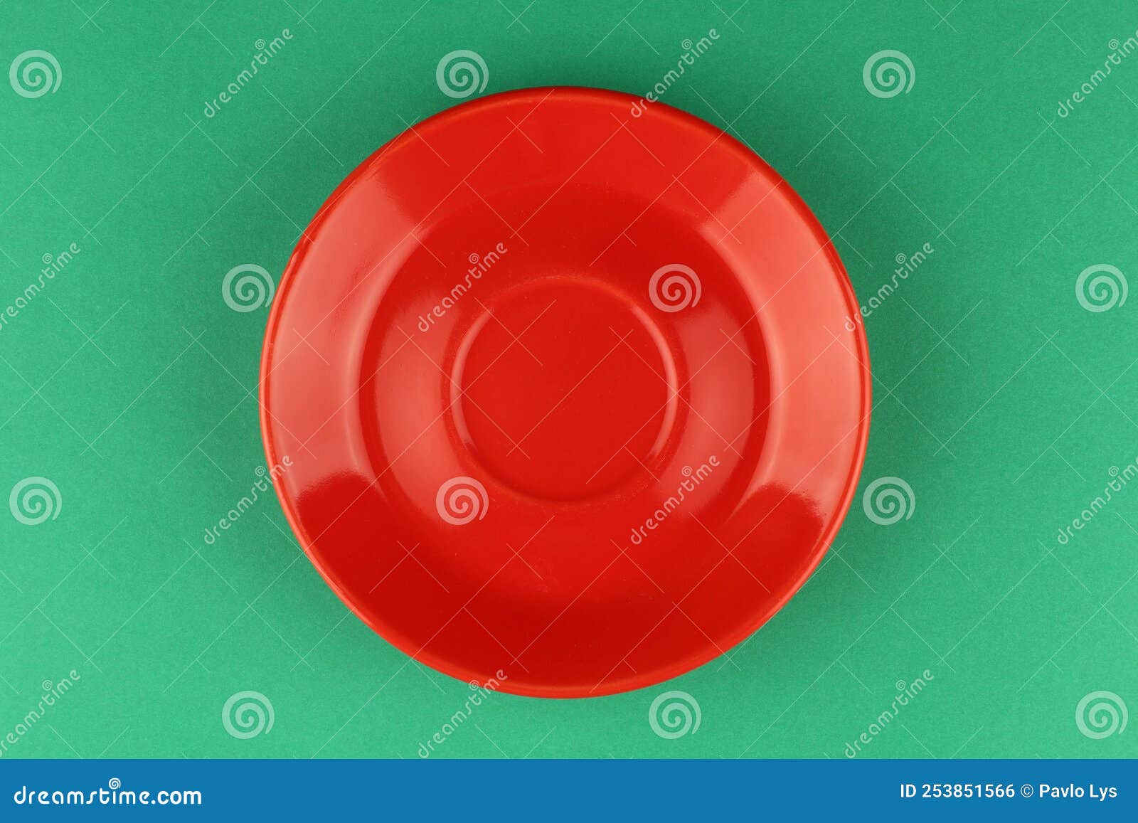 Red Empty Plate on a Green Background. Minimalism Stock Photo - Image ...