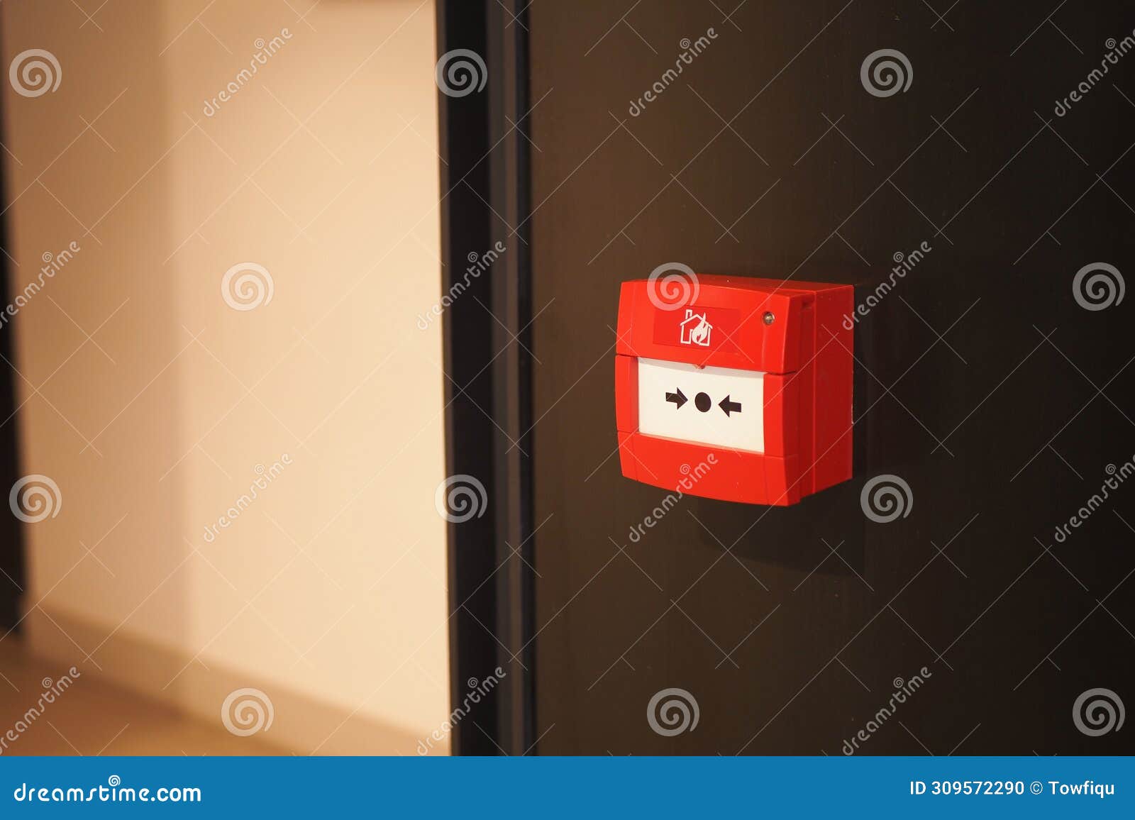 Red Fire Alarm Button on Wall , Stock Photo - Image of control, siren ...