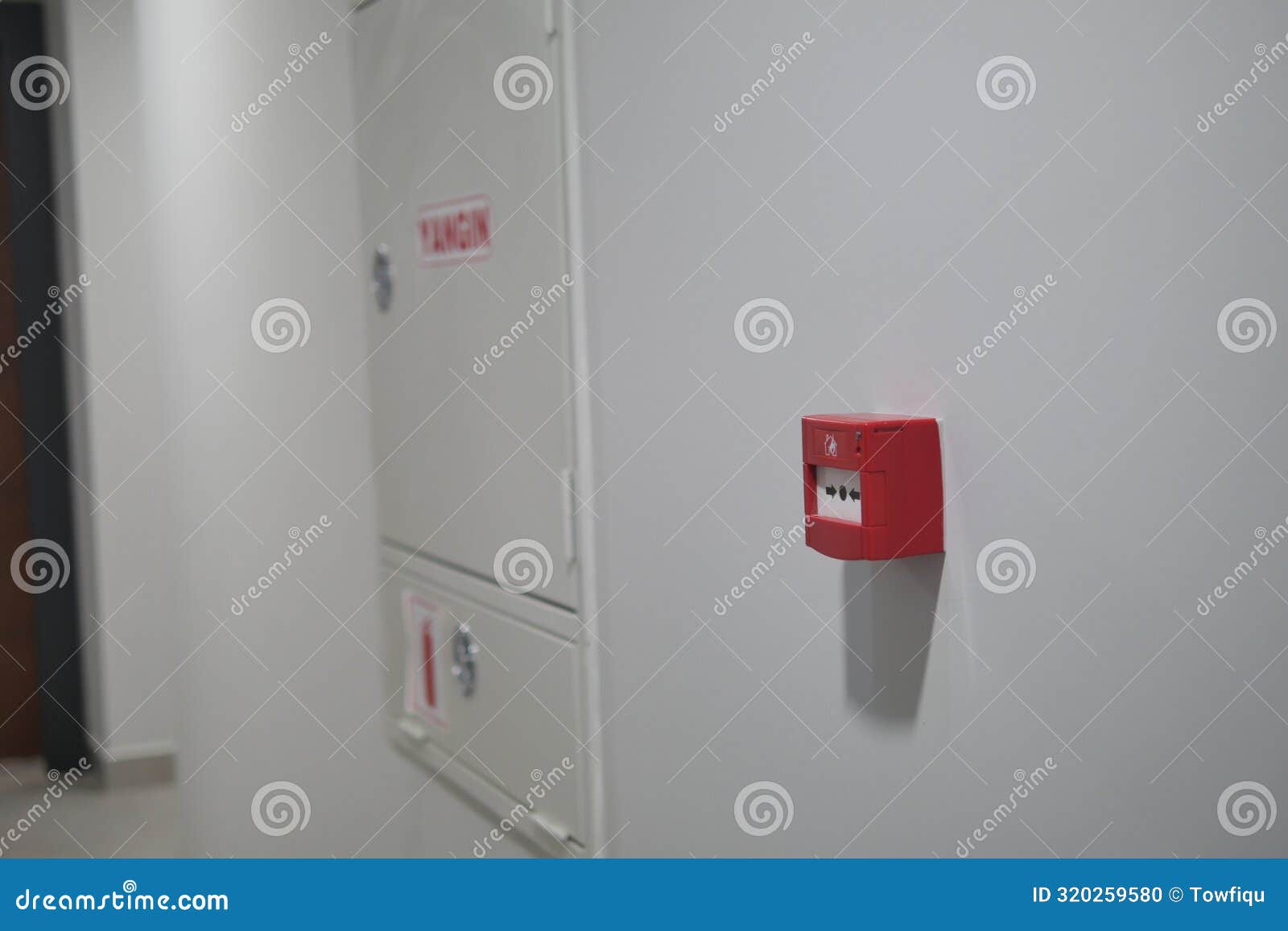 Red Fire Alarm Button on Wall , Stock Photo - Image of danger, warning ...
