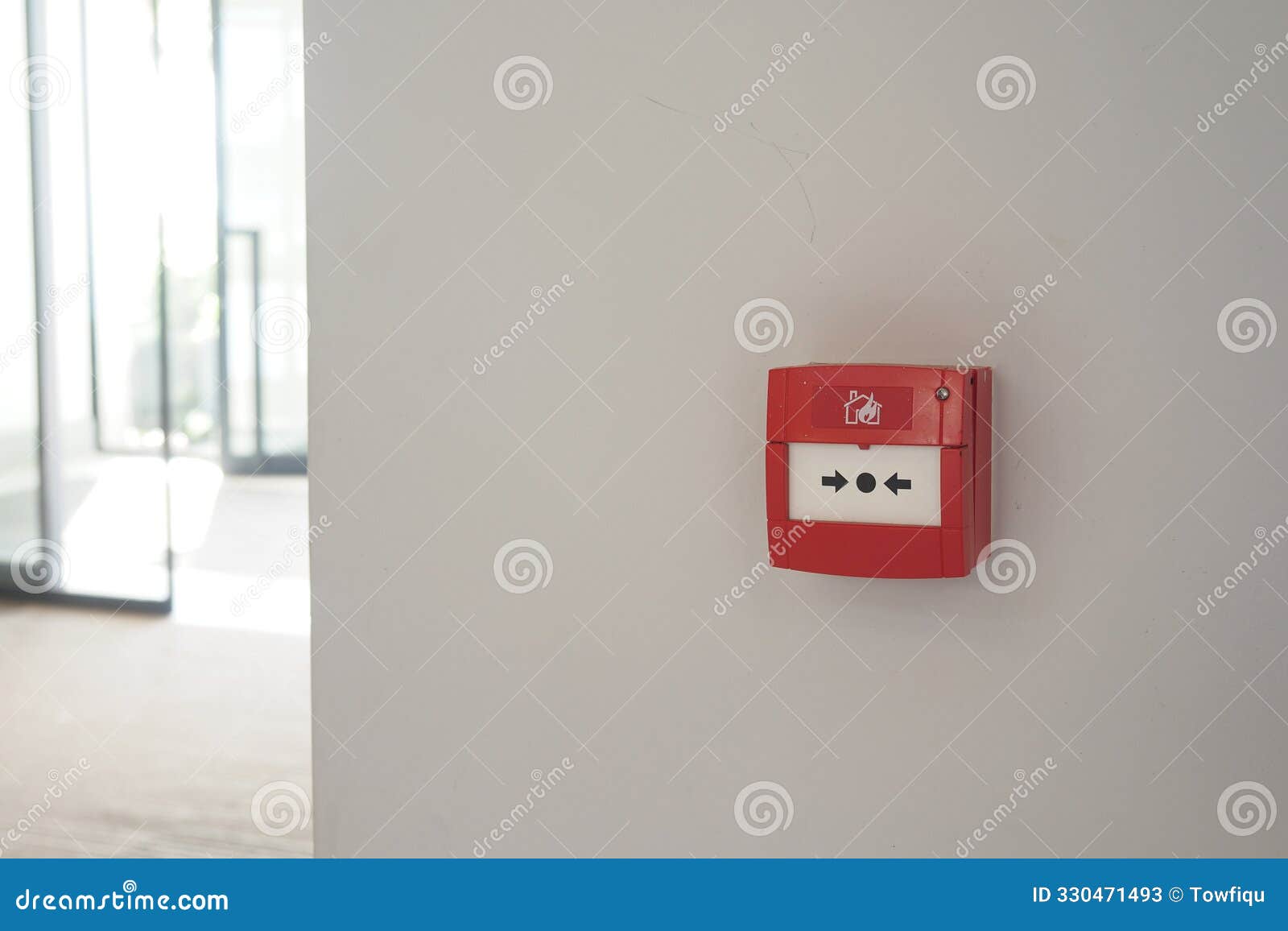 Red Fire Alarm Button on Wall , Stock Image - Image of switch, accident ...