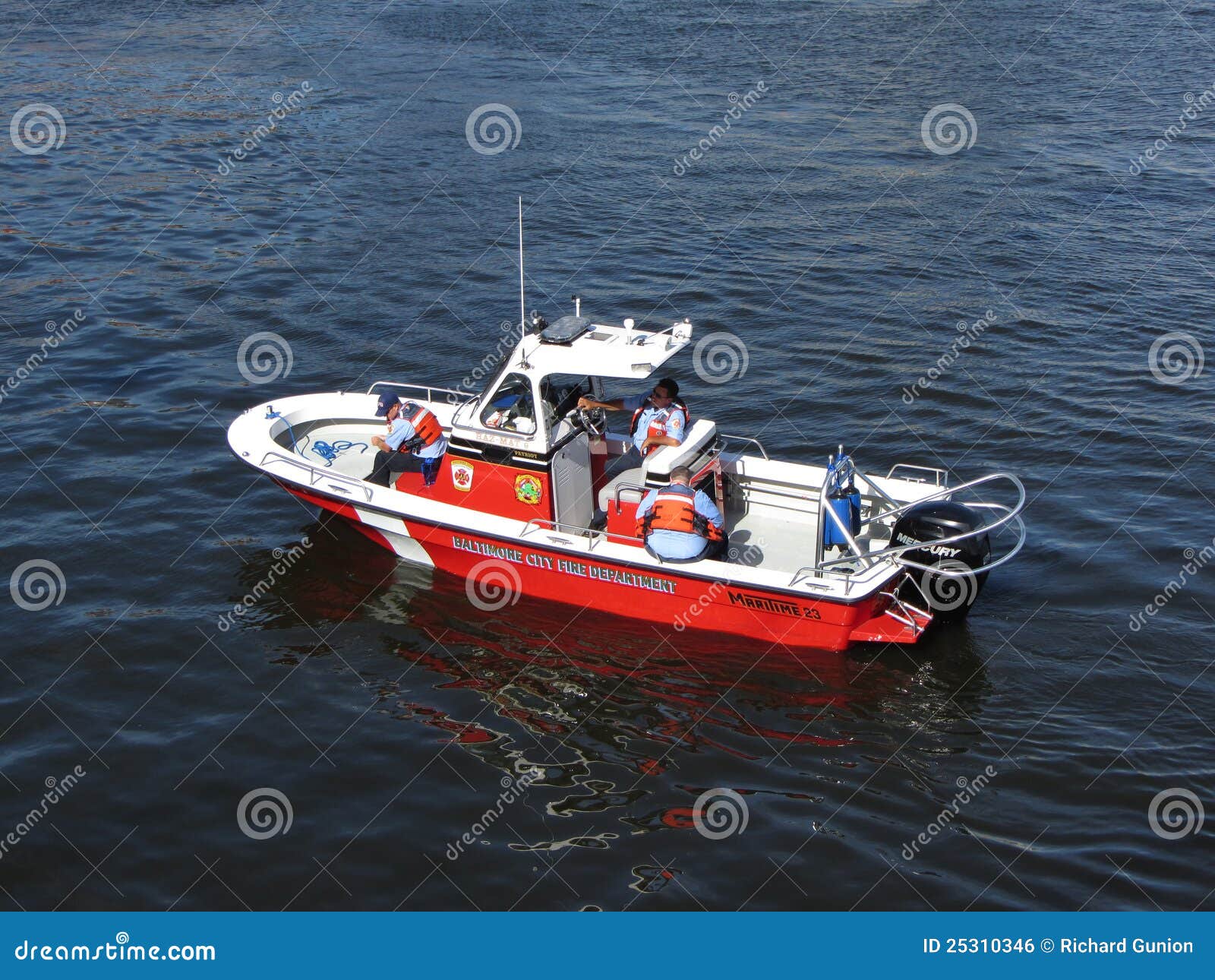 Red Fire Boat editorial photo. Image of event, sailabration - 25310346