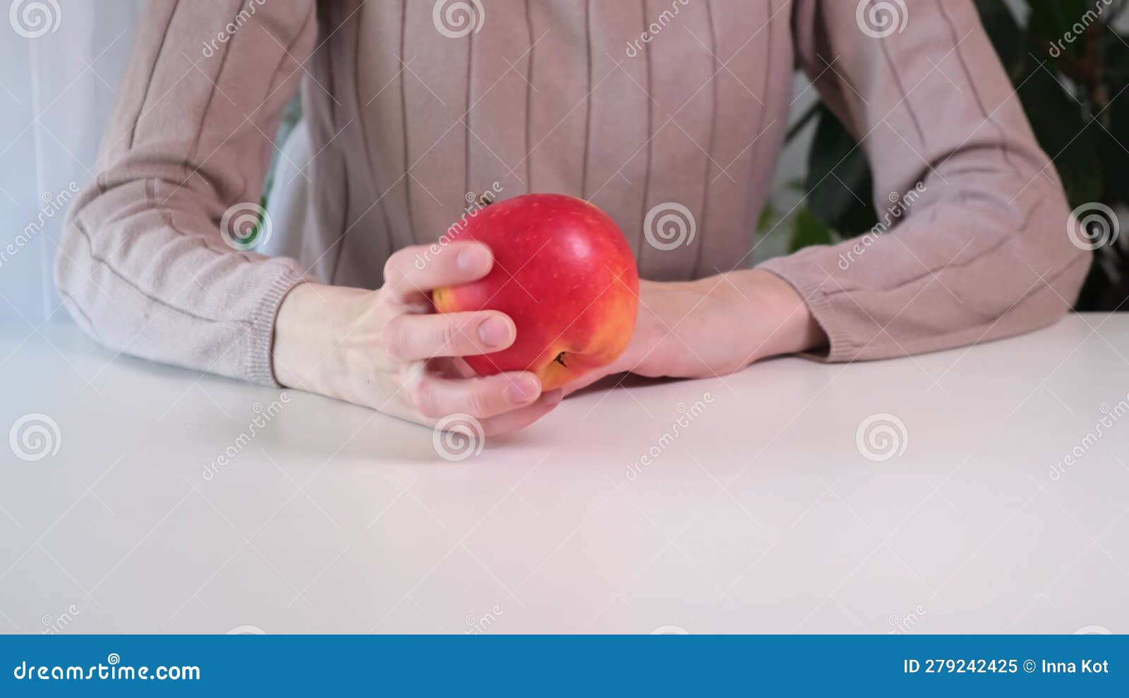 Red Fresh Apple on the Table.Fruit on the Table is a Healthy Food Stock ...