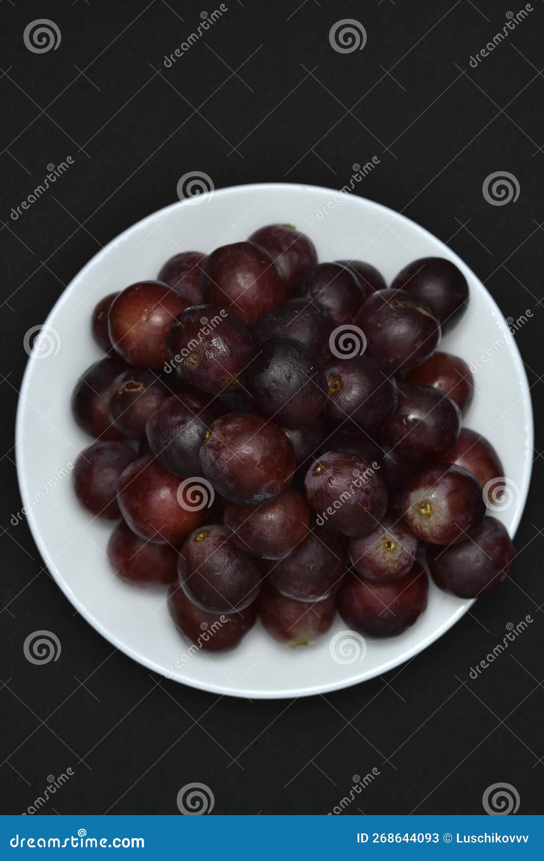 Red Fresh Grapes. Grapes on a Plate Stock Image - Image of grey ...