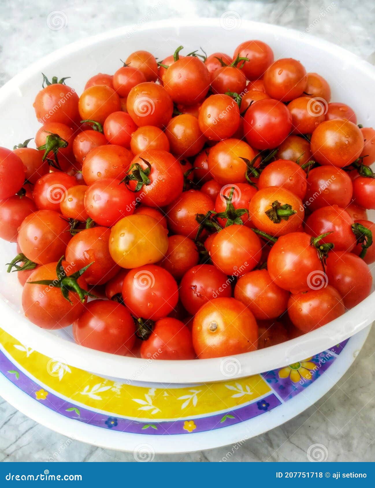 Red fresh tomatto in bowl stock photo. Image of tomatto - 207751718