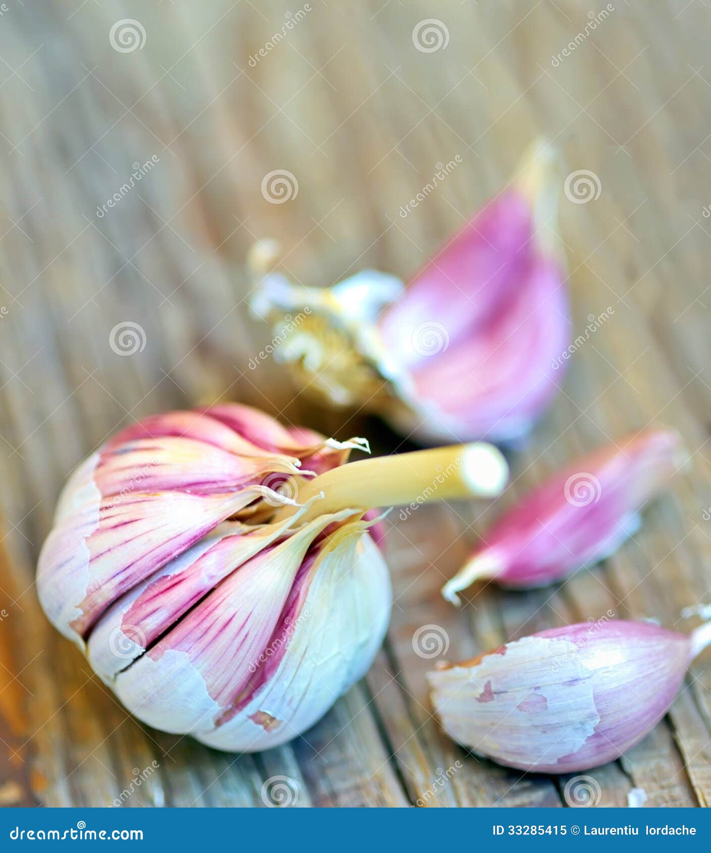 Red Garlic Bulb on Old Wood Stock Image - Image of gourmet, preparation ...