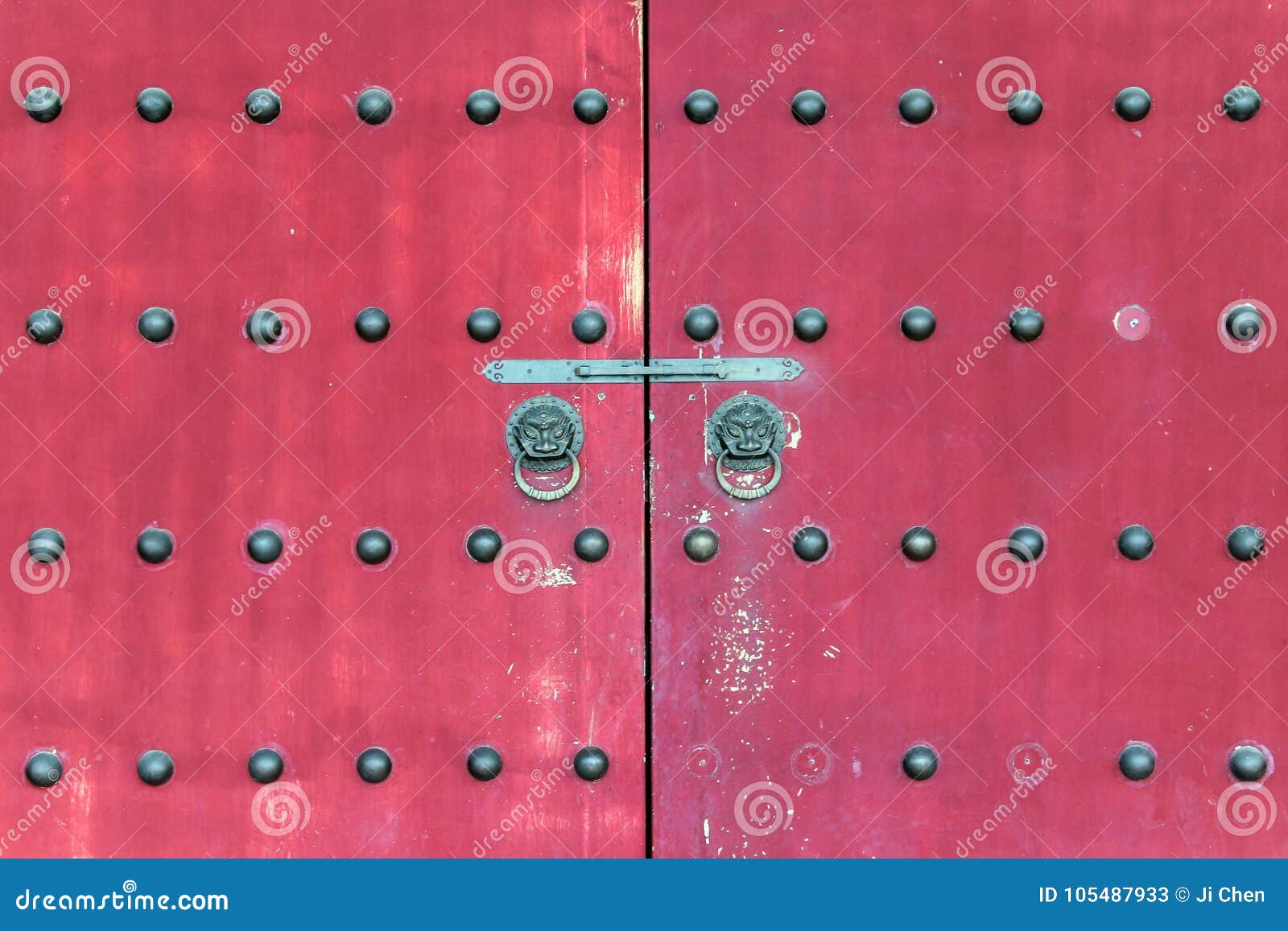 Red gate in chinese temple stock image. Image of door - 105487933