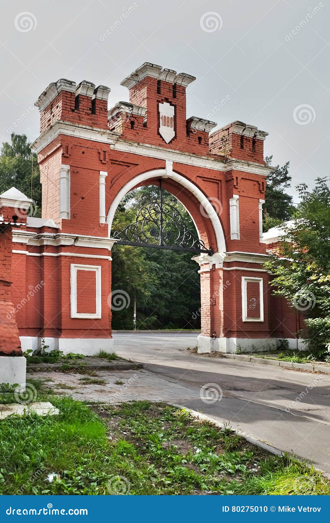 Red Gate-a Symbol of Change Editorial Image - Image of style, house ...