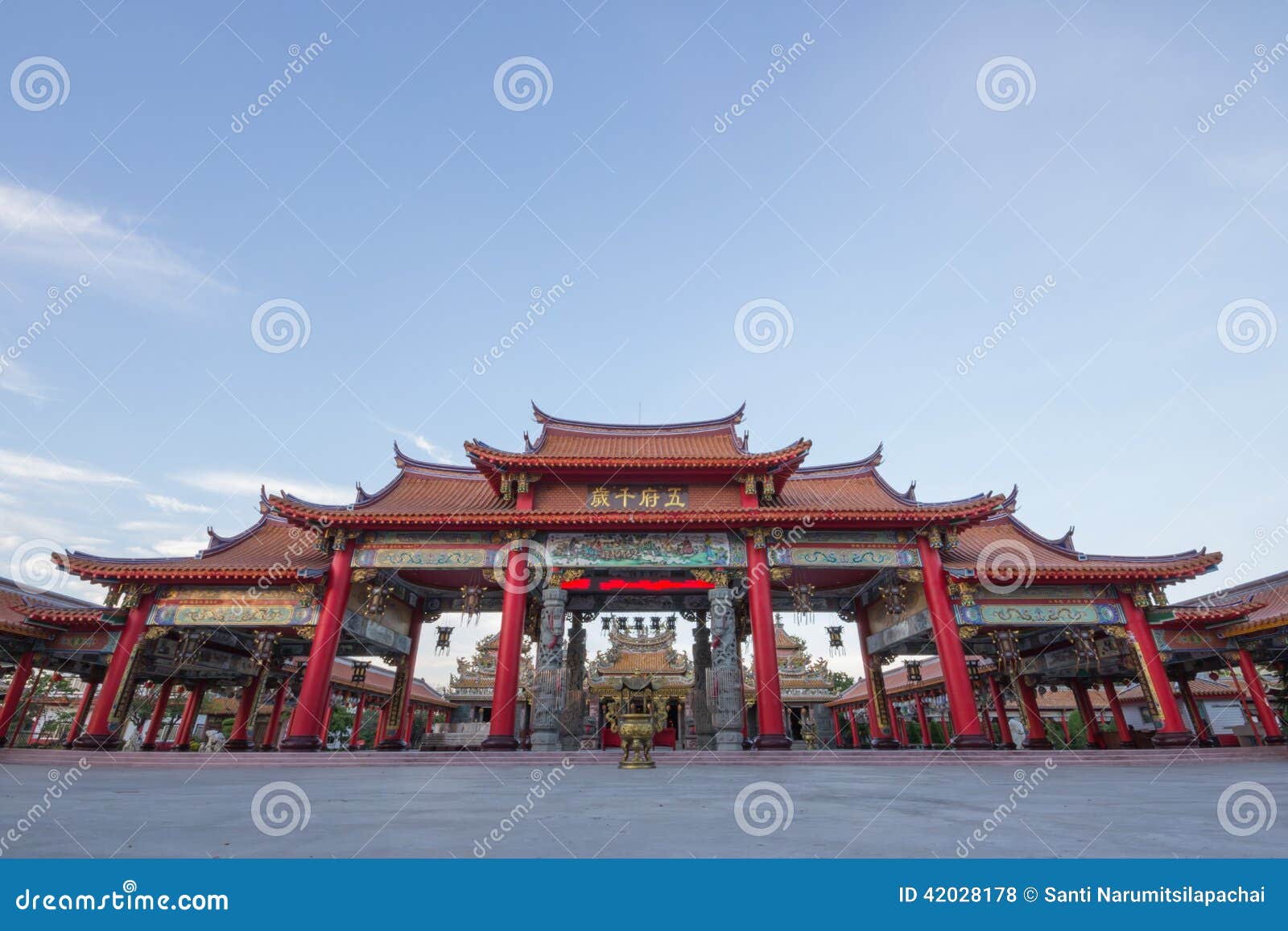 Red Gateway of Chinese Temple Stock Photo - Image of ancient, asian ...