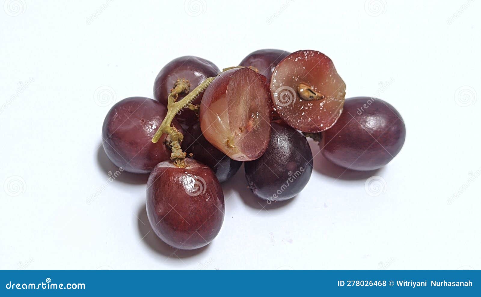 Red Grapes with Green Leaves and Half Sliced Isolated on White ...